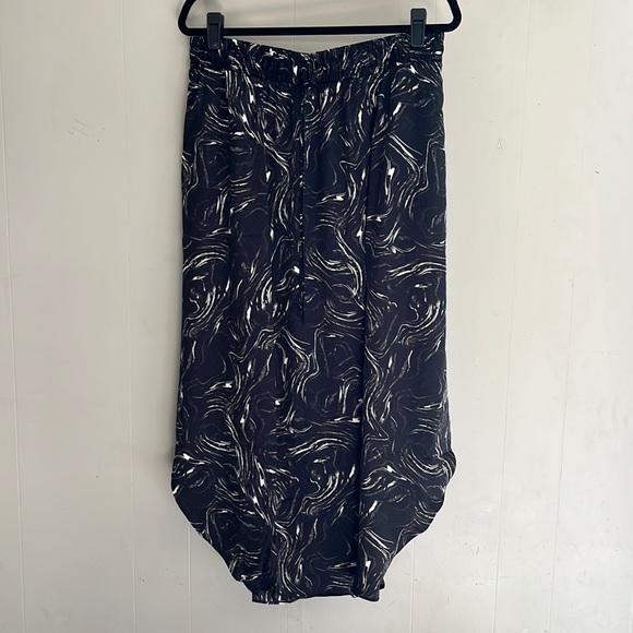 Simply Vera Vera Wang | Skirts | Vera Wang Silky Flowy Marble Skirt ...